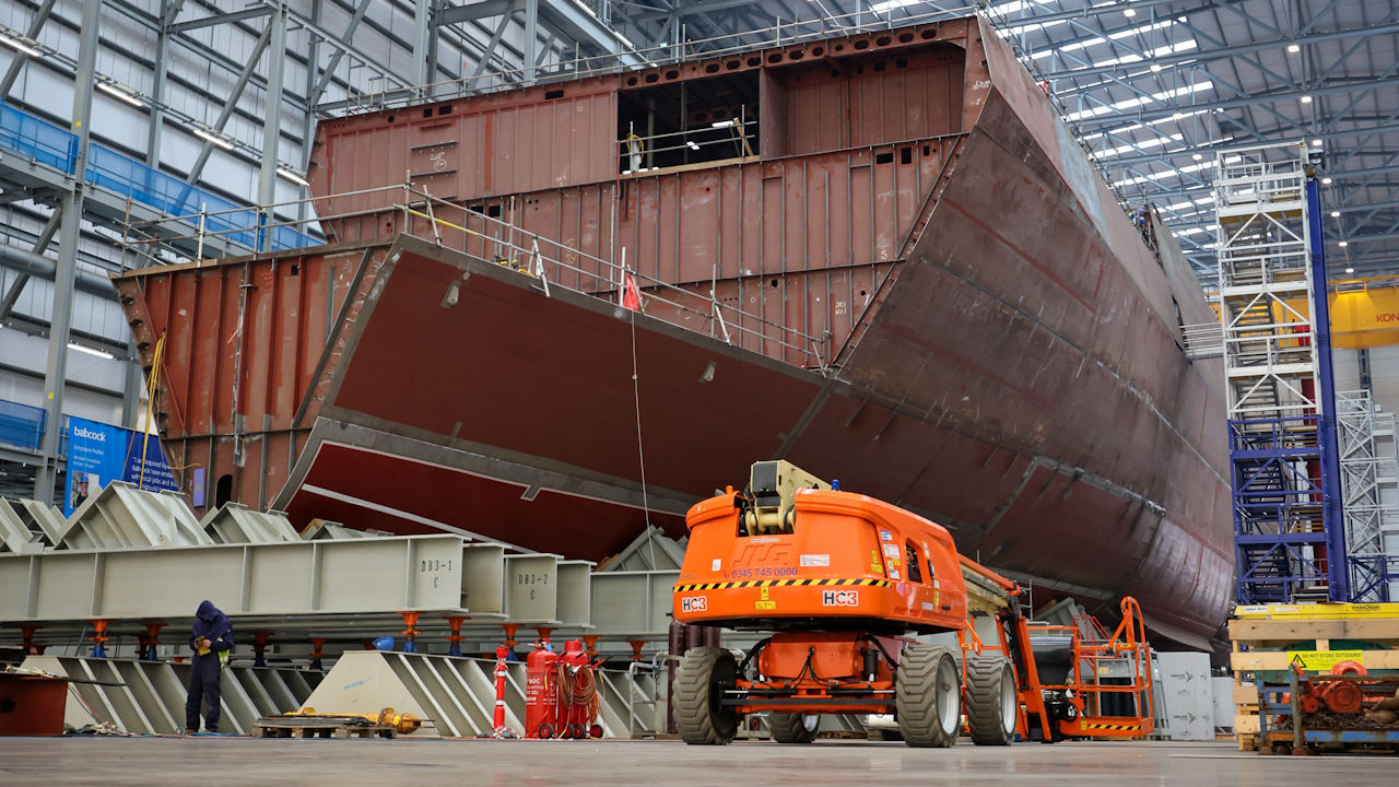 New crew get to see HMS Venturer ahead of her service